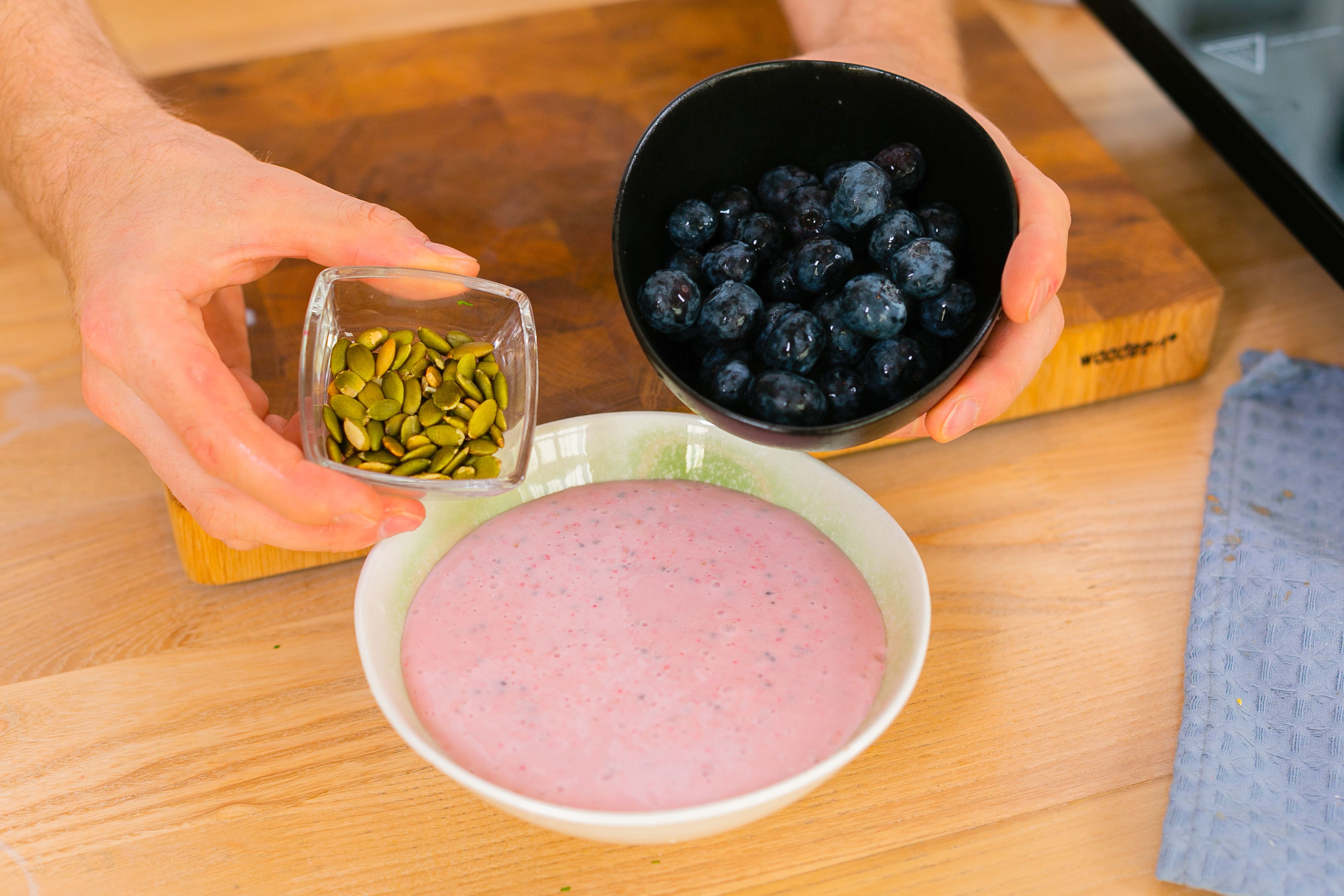 Смузи-боул с малиной и бананом — пошаговый рецепт с фото, видео, кбжу и ...