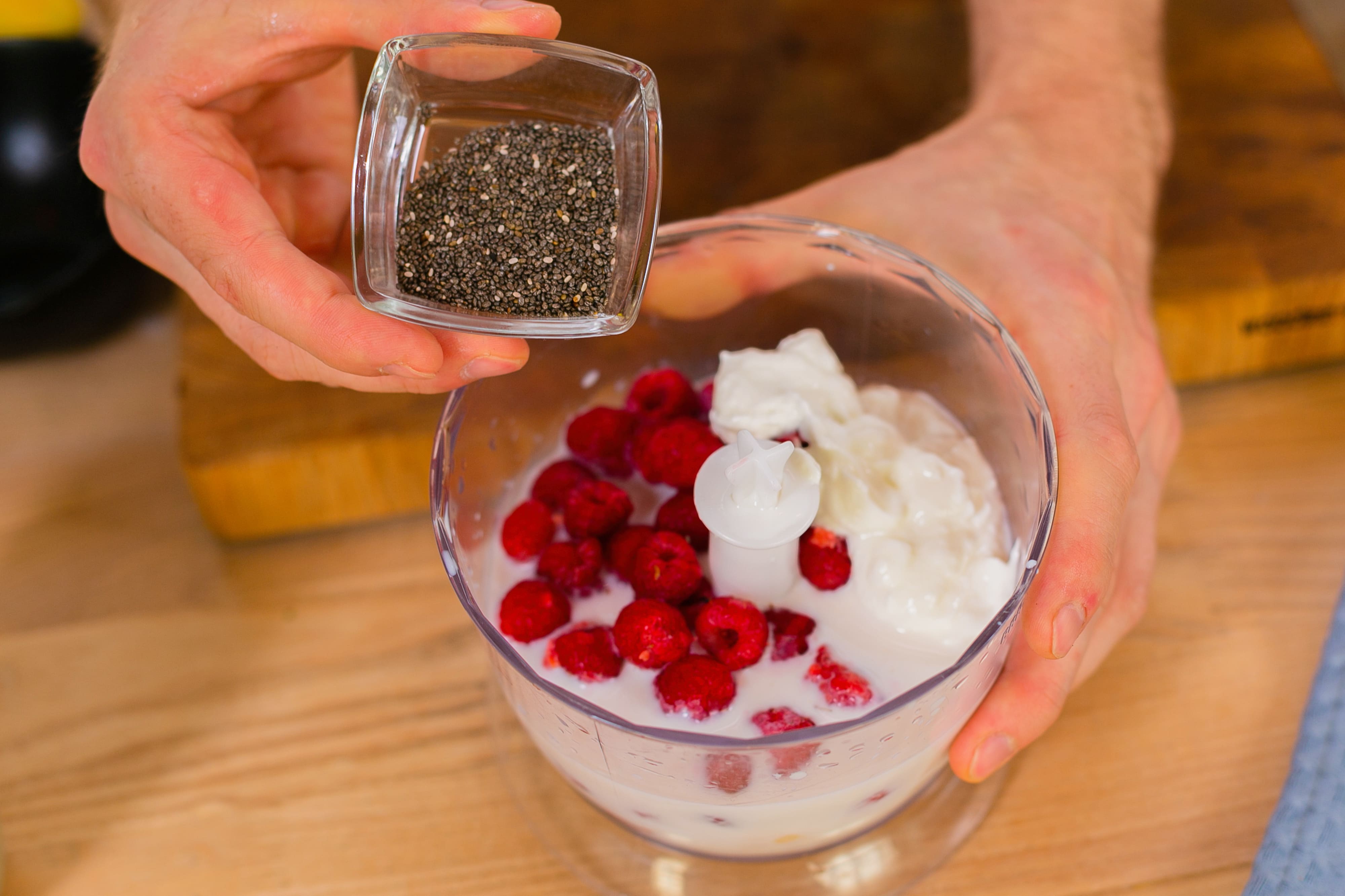 Смузи-боул с малиной и бананом — пошаговый рецепт с фото, видео, кбжу и ...